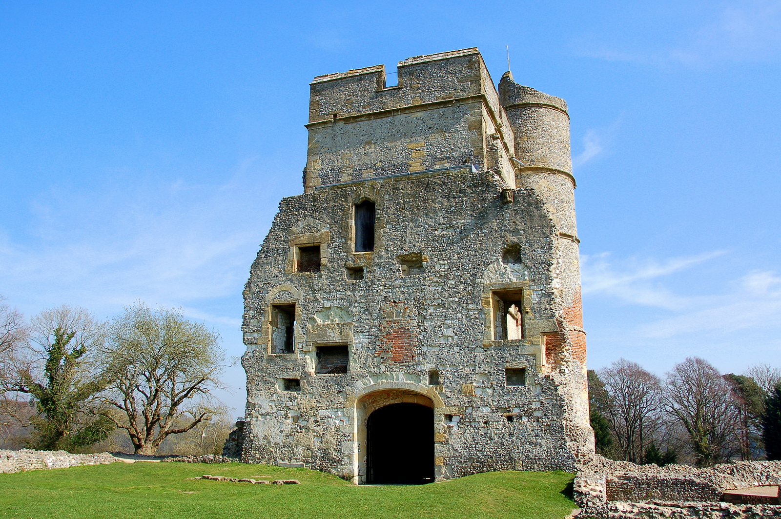 Newbury’s Best Kept-Secret: Donnington Castle – Philippa Harper